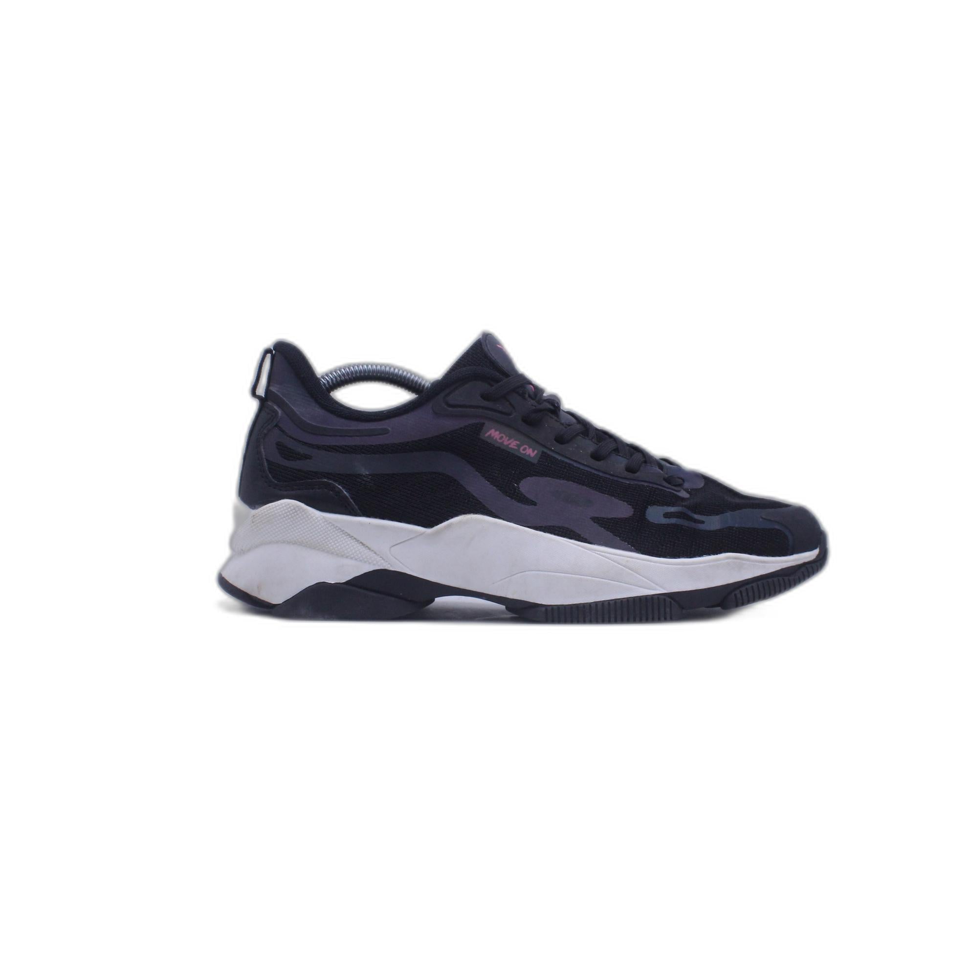 Move On Infinity Triple Black Sneaker – SWAG KICKS