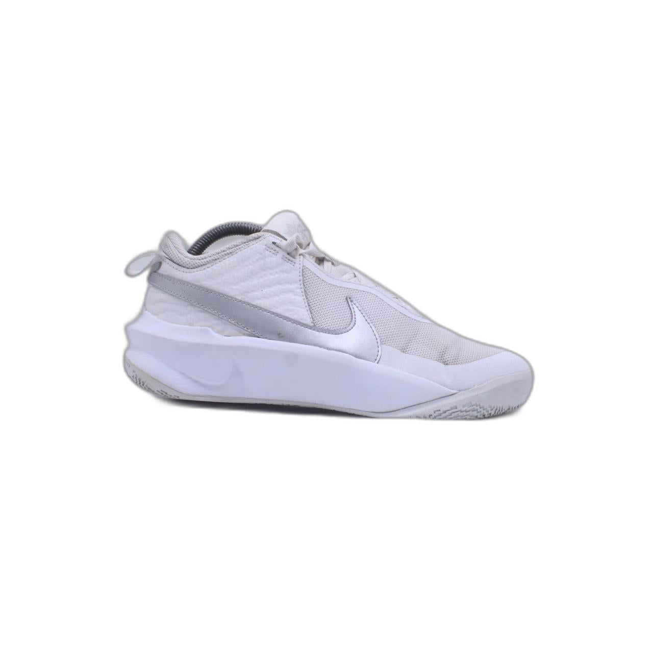 Nike Team Hustle D10 Sneaker – SWAG KICKS